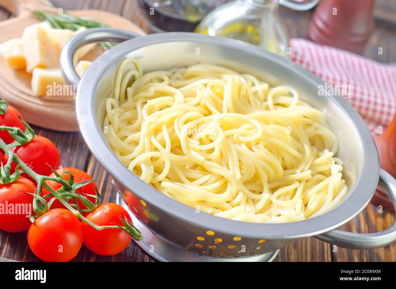 Tomato sauce twirled pasta hi-res stock photography and images - Alamy