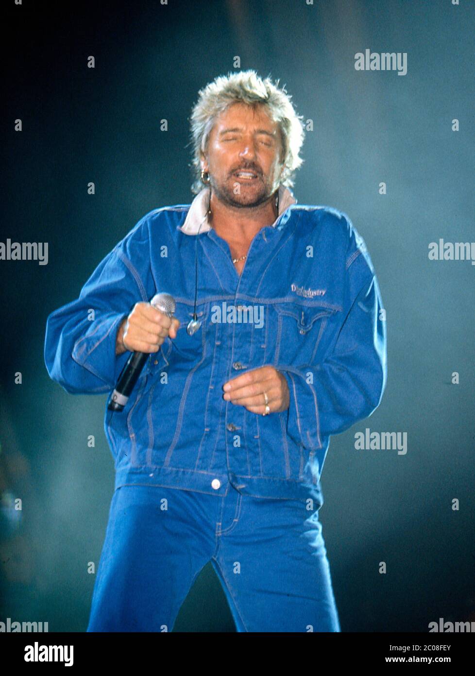 Old wembley stadium concert hi-res stock photography and images - Alamy