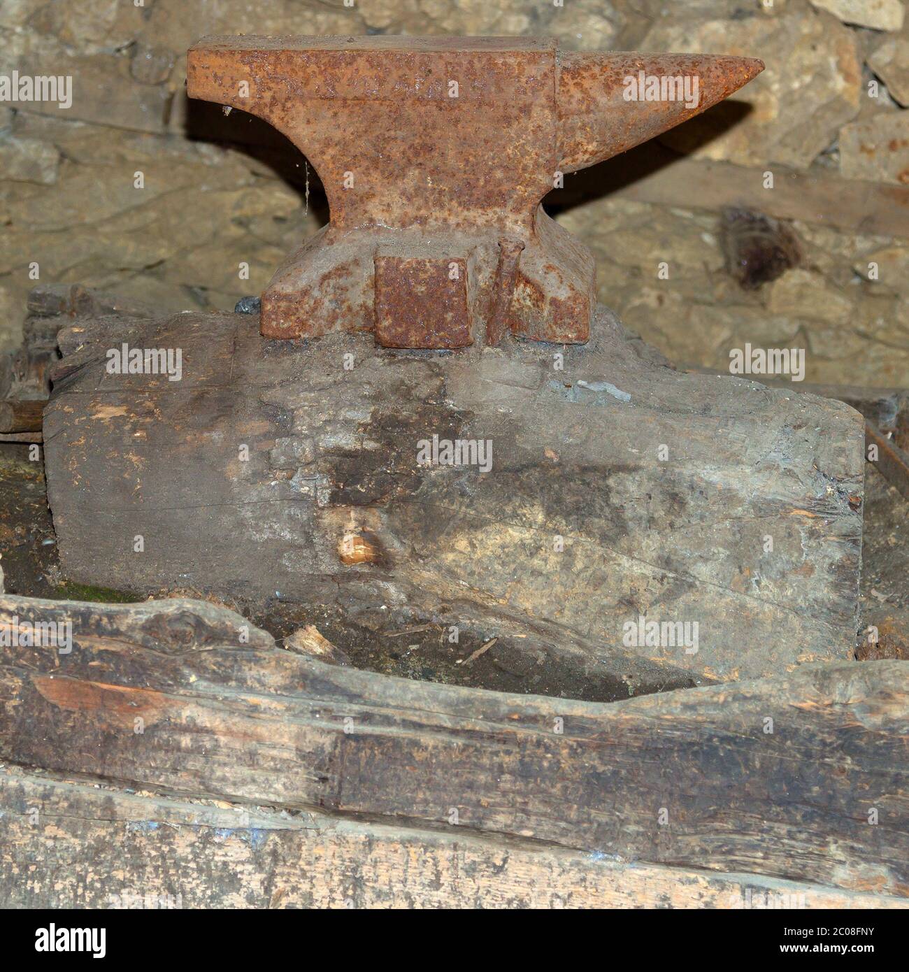 Old rusty anvil Stock Photo - Alamy