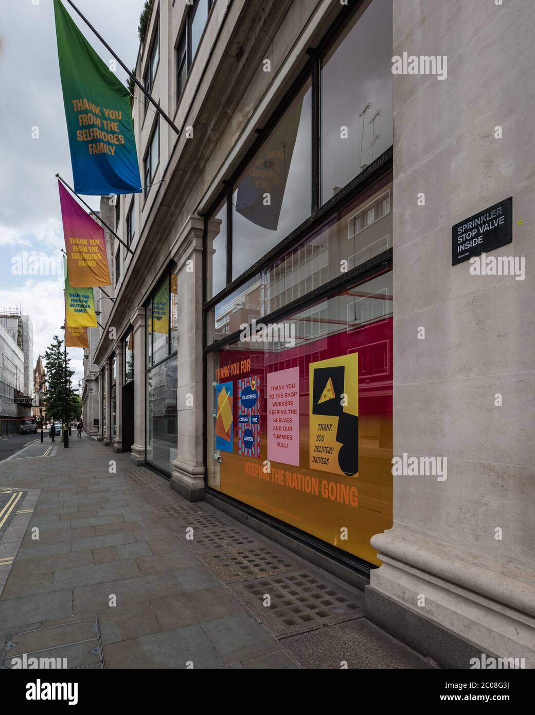 Covid19 Lockdown eases, and Selfridges put up "thank you" signs in ...
