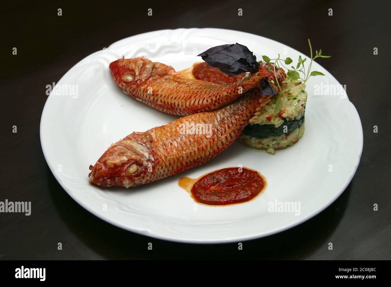 Dish two fish hi-res stock photography and images - Alamy