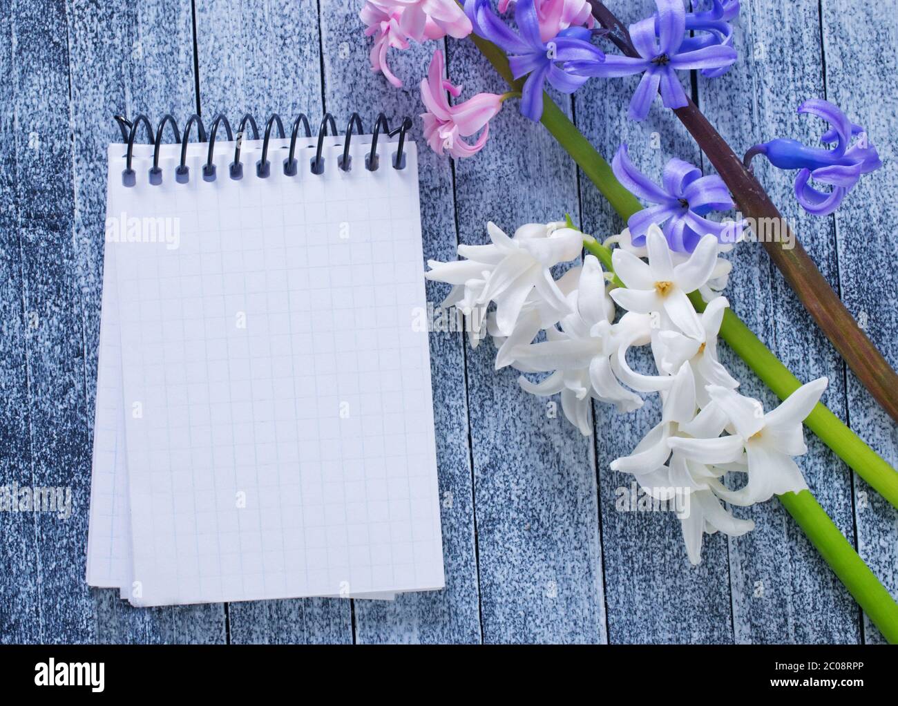 flowers and note Stock Photo - Alamy
