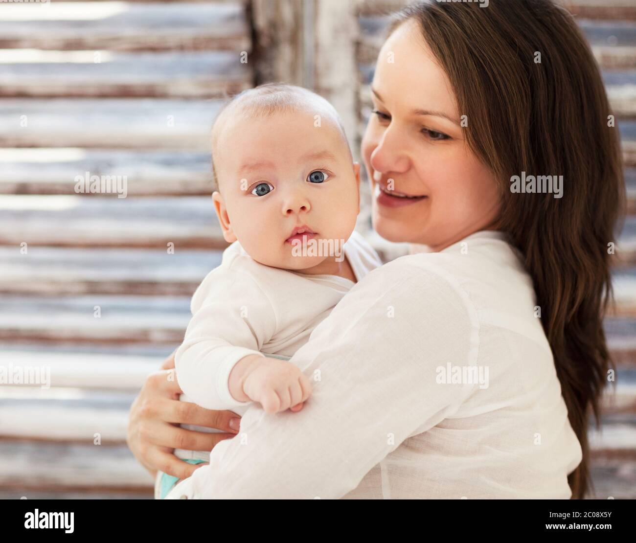 Child laughing hi-res stock photography and images - Alamy