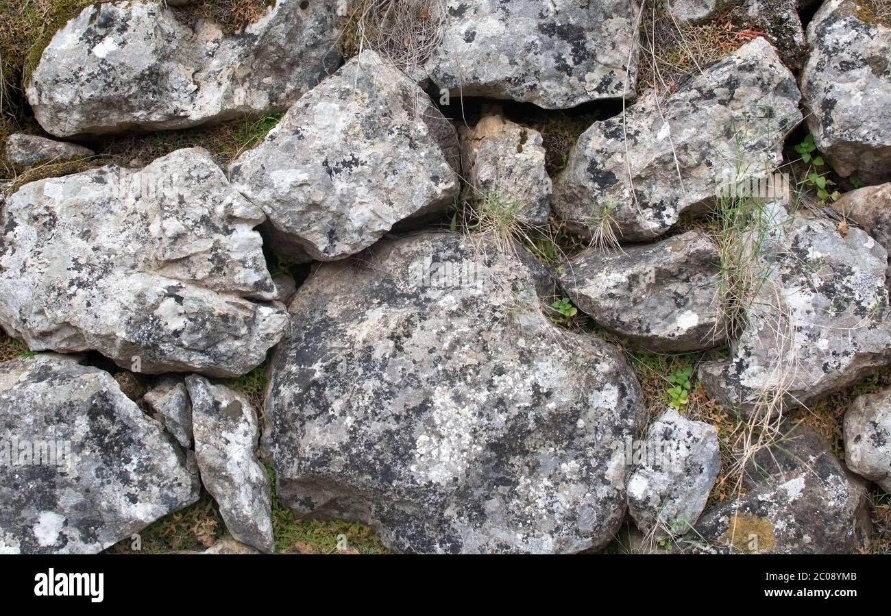 Old rocks wall hi-res stock photography and images - Alamy