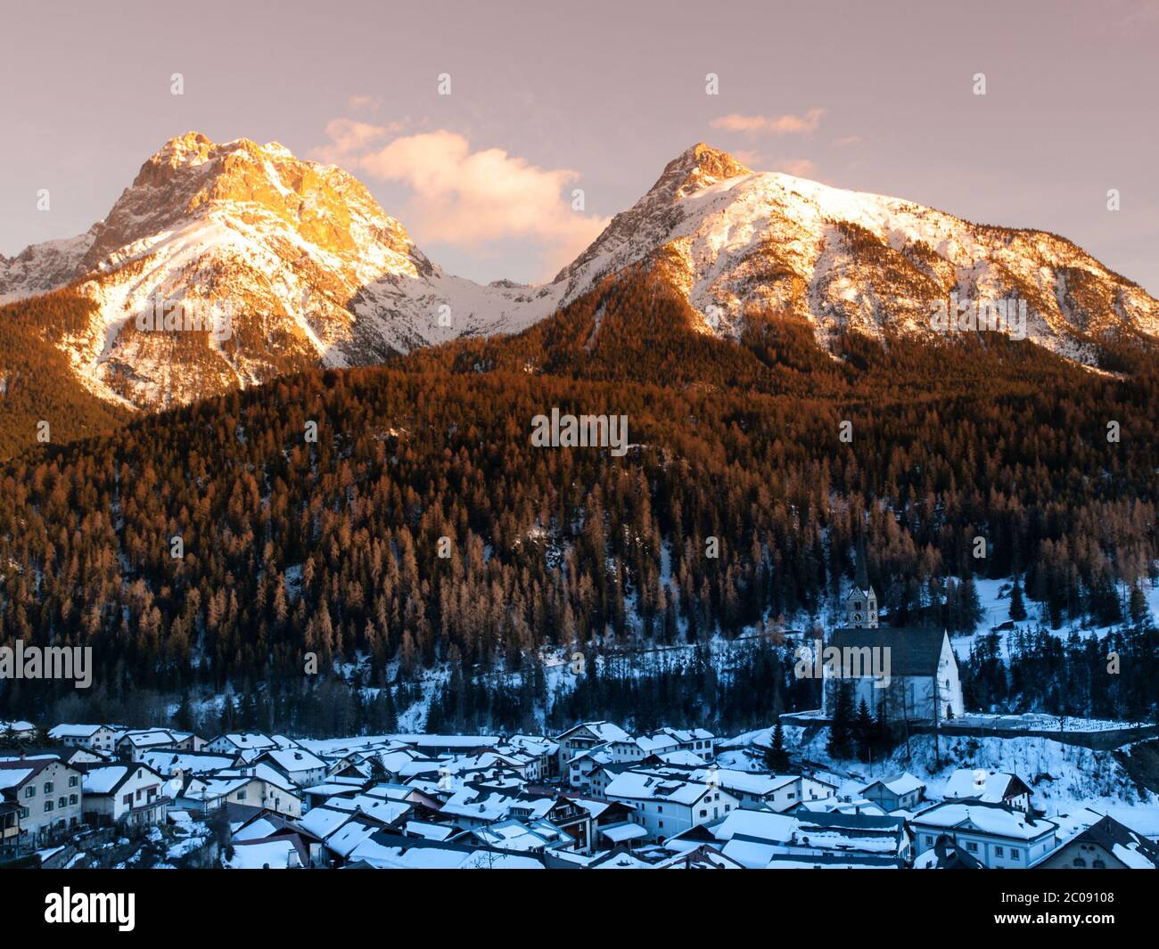 Alpine village night hi-res stock photography and images - Alamy