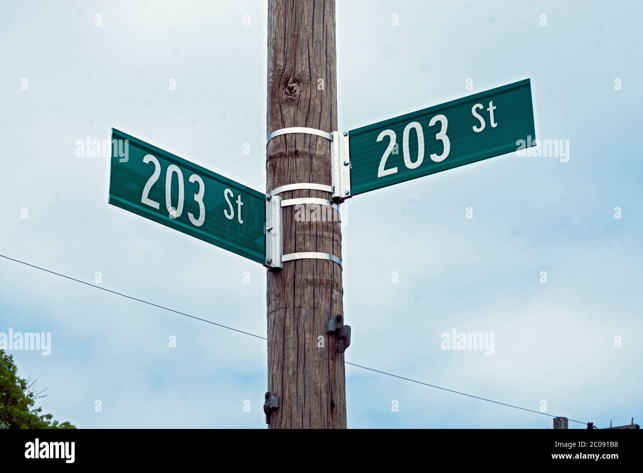 Confusing road signs hi-res stock photography and images - Alamy