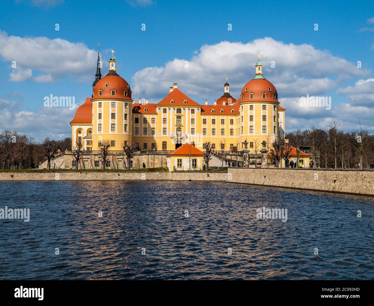 Moritzburg castle in the centre of the pond (Germany Stock Photo - Alamy