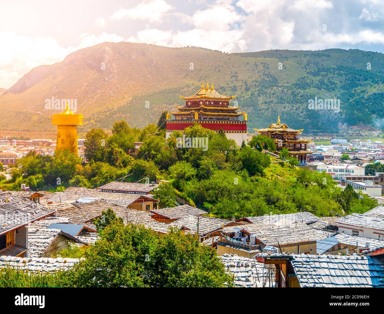 Yunnan province monastery winter hi-res stock photography and images ...