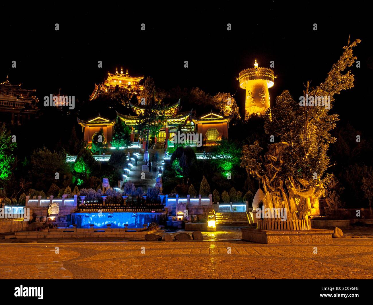 Beautiful yunnan temple hi-res stock photography and images - Alamy