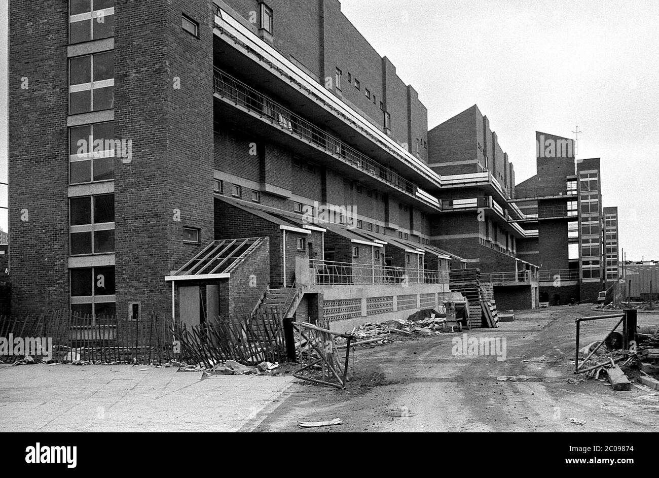 AJAXNETPHOTO. MARCH, 1975. BUCKLAND, PORTSMOUTH, ENGLAND. - SOCIAL ...