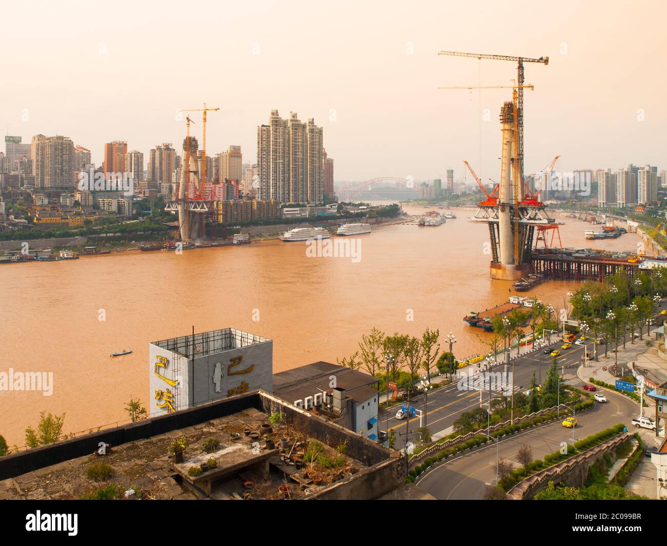 Construction of a bridge over the Yangtze river, Chongqing, China Stock ...