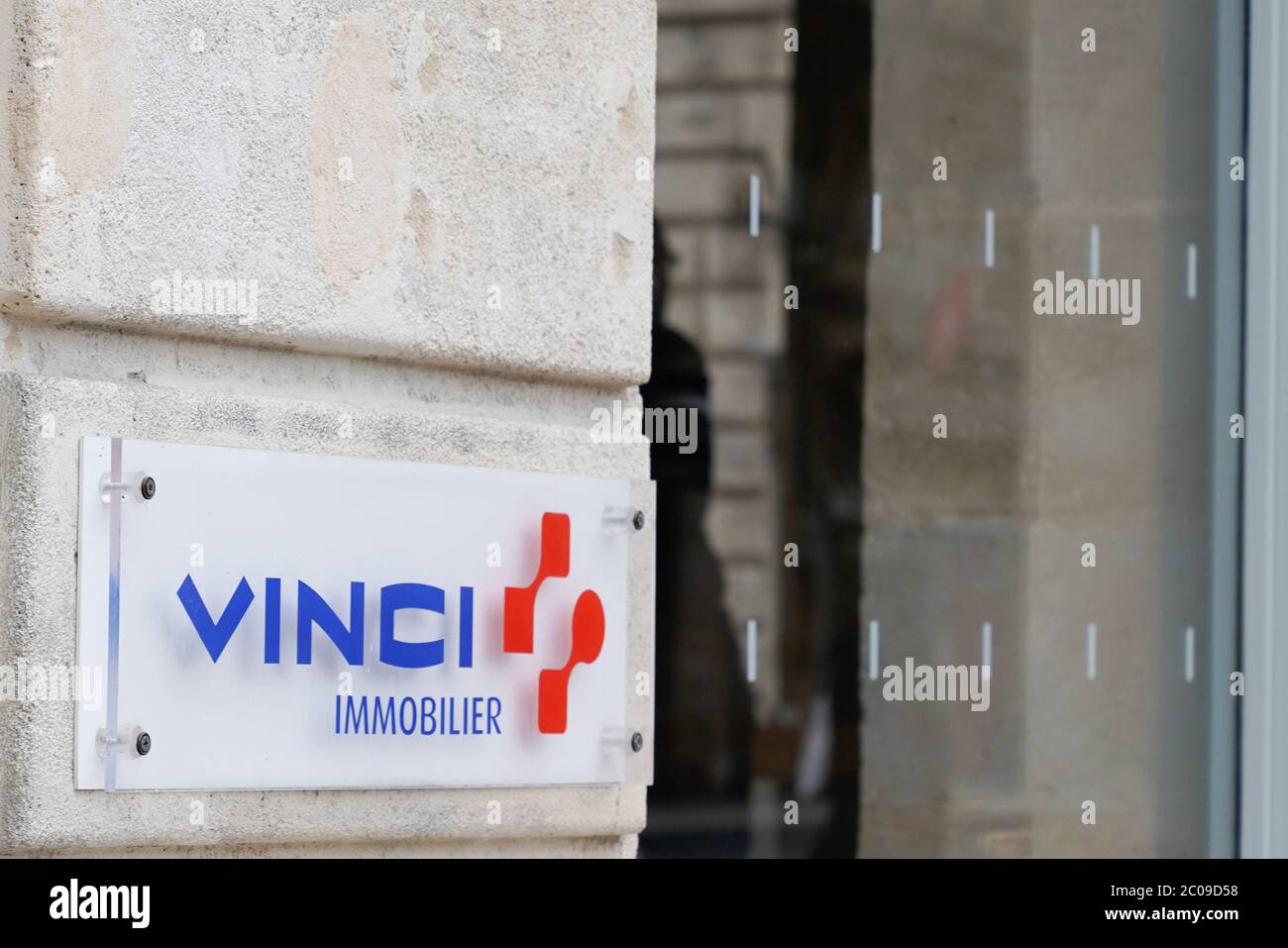 Bordeaux , Aquitaine / France - 06 01 2020 : Vinci immobilier logo sign ...