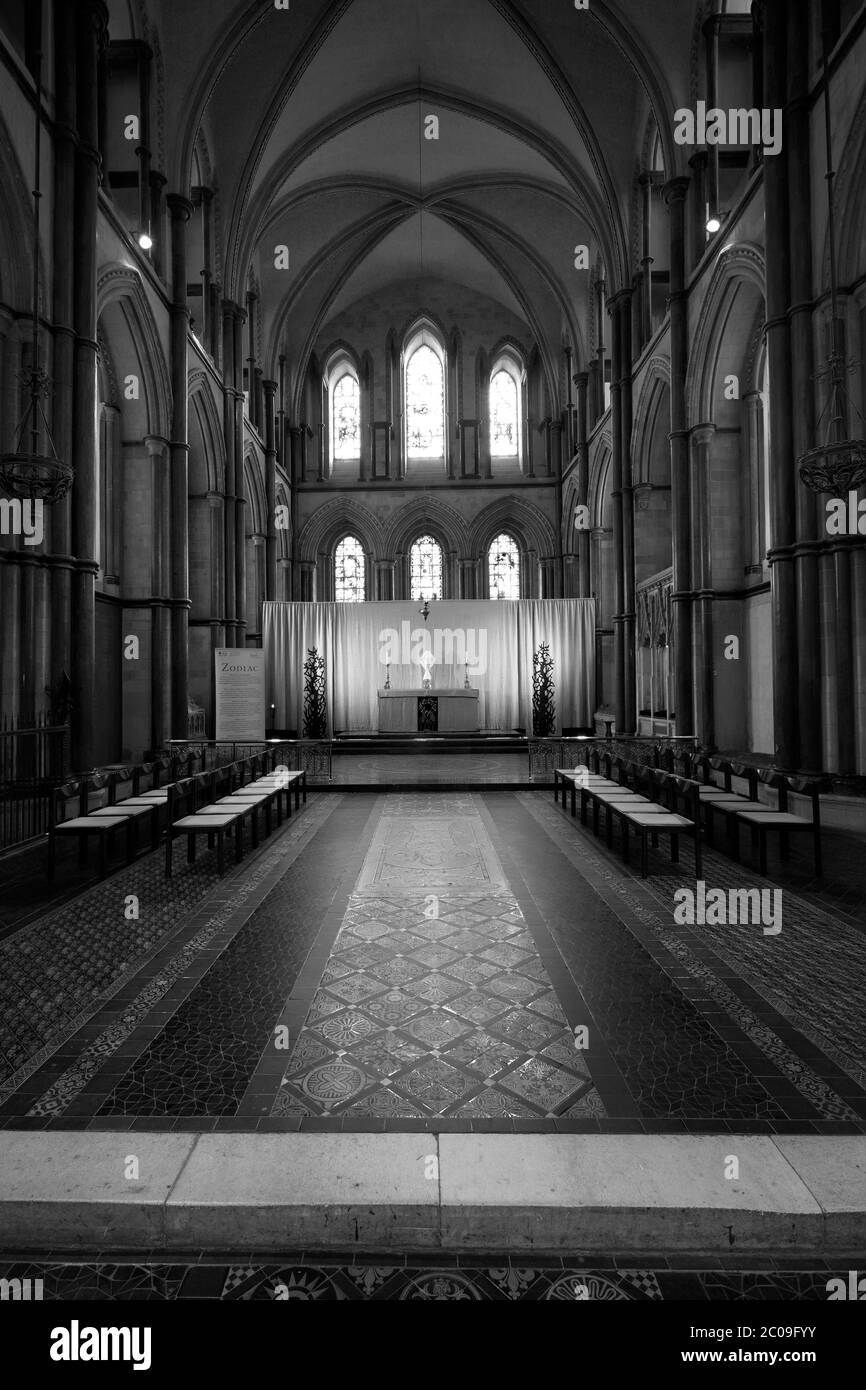 Interior of rochester cathedral Black and White Stock Photos & Images ...