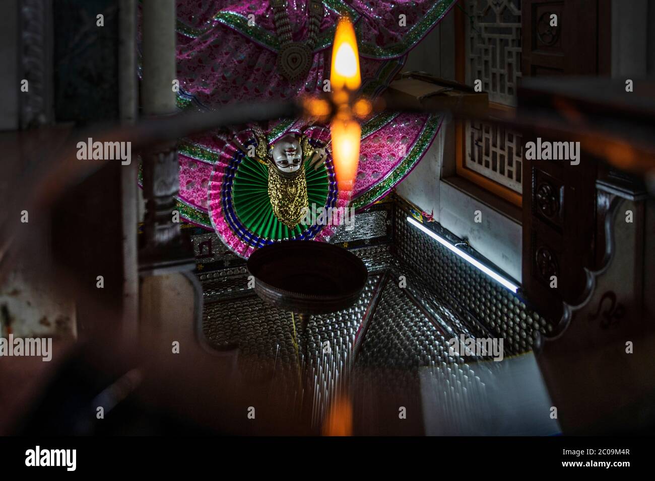 Child idol hi-res stock photography and images - Alamy