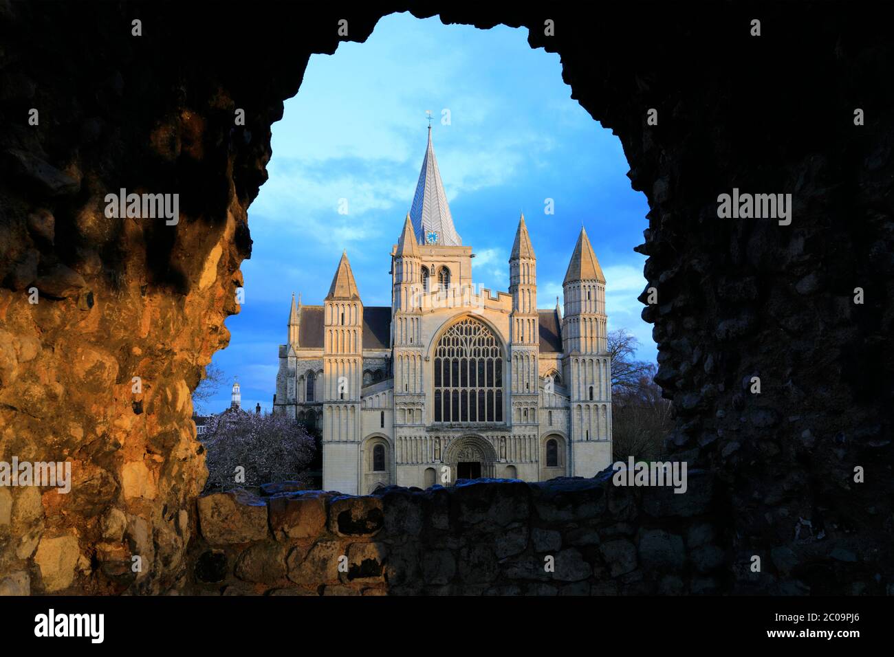 Rochester cathedral by night hi-res stock photography and images - Alamy