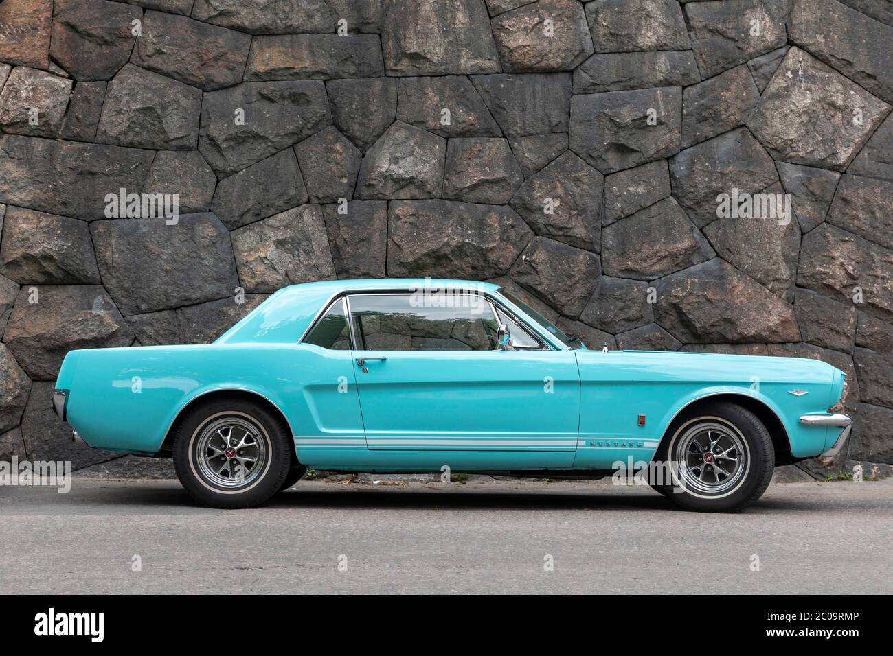 Side view of ford mustang hi-res stock photography and images - Alamy