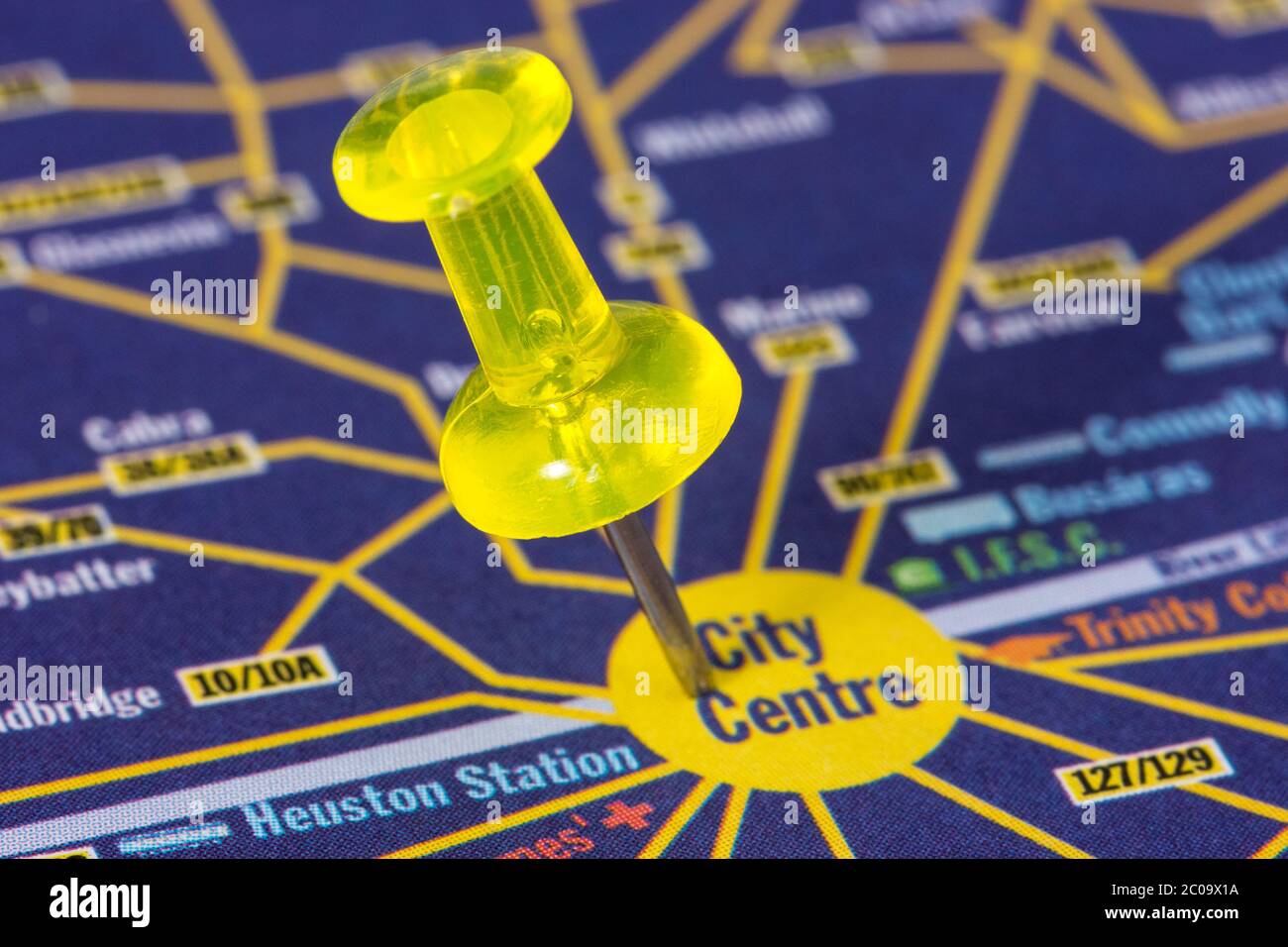 Pushpin on the map showing city center Stock Photo - Alamy