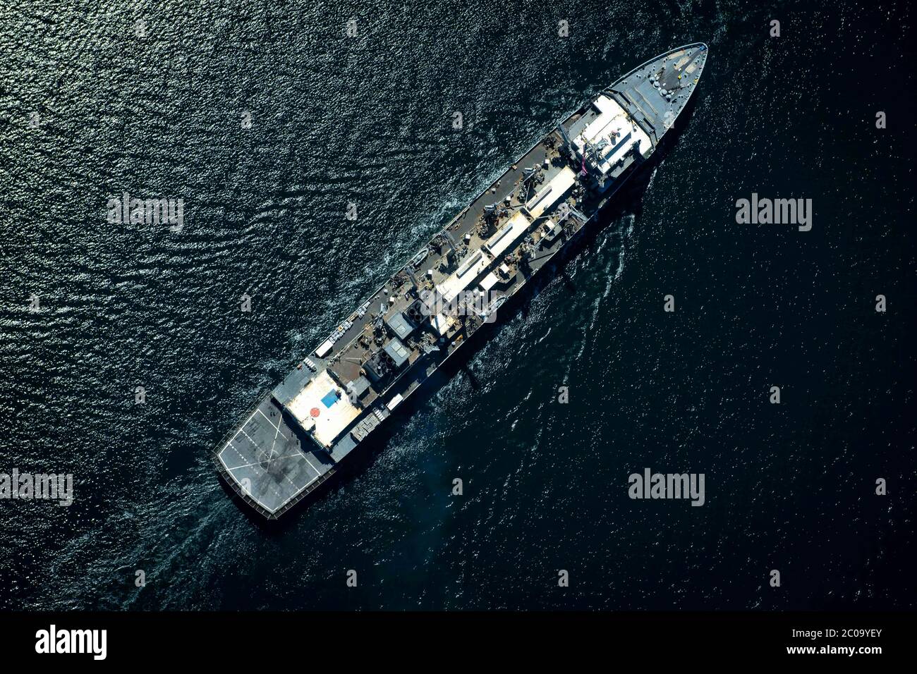 The U.S. Navy Supply-class fast-combat support ship USNS Supply takes ...