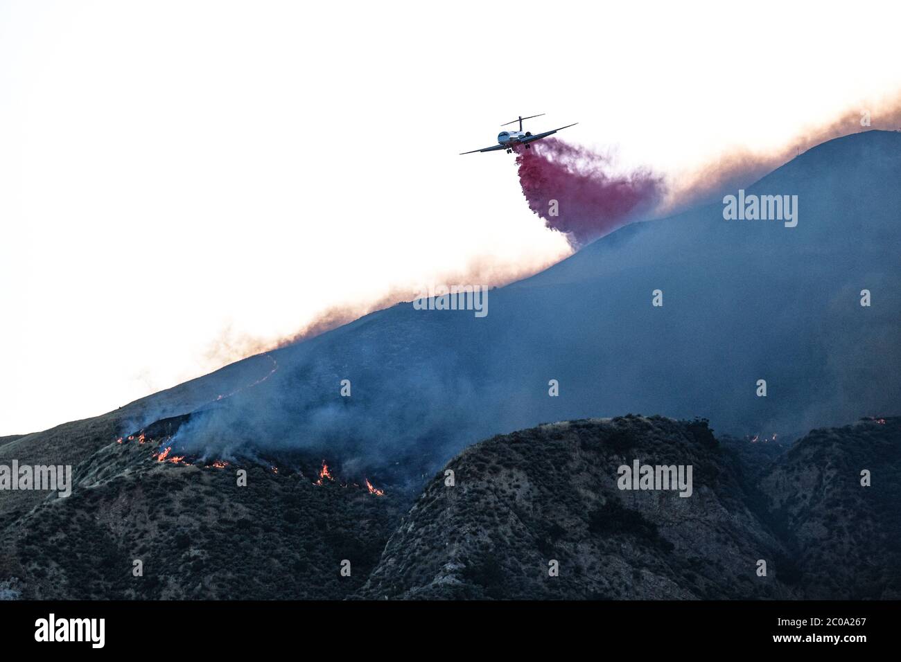 Fire california air tanker 2020 hi-res stock photography and images - Alamy