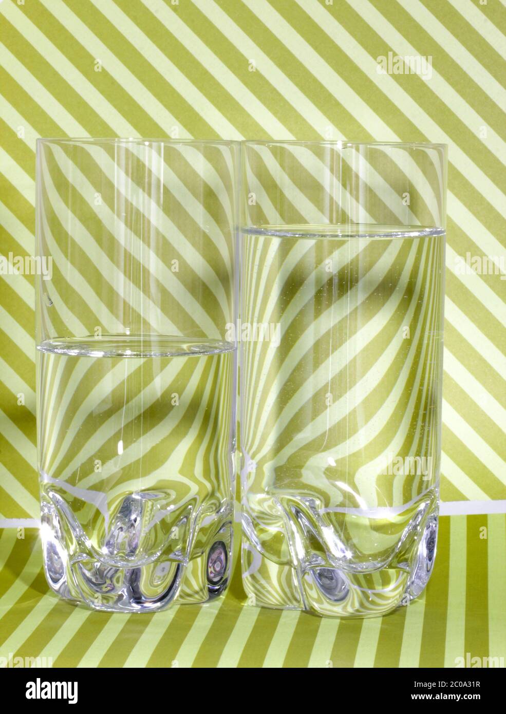 Refracting white light hi-res stock photography and images - Alamy