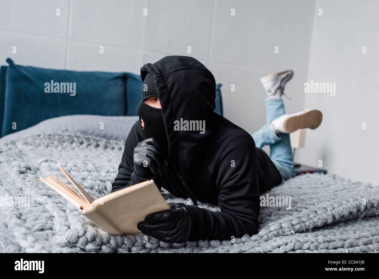 Burglar gets caught after stopping to read a book in the middle of a ...