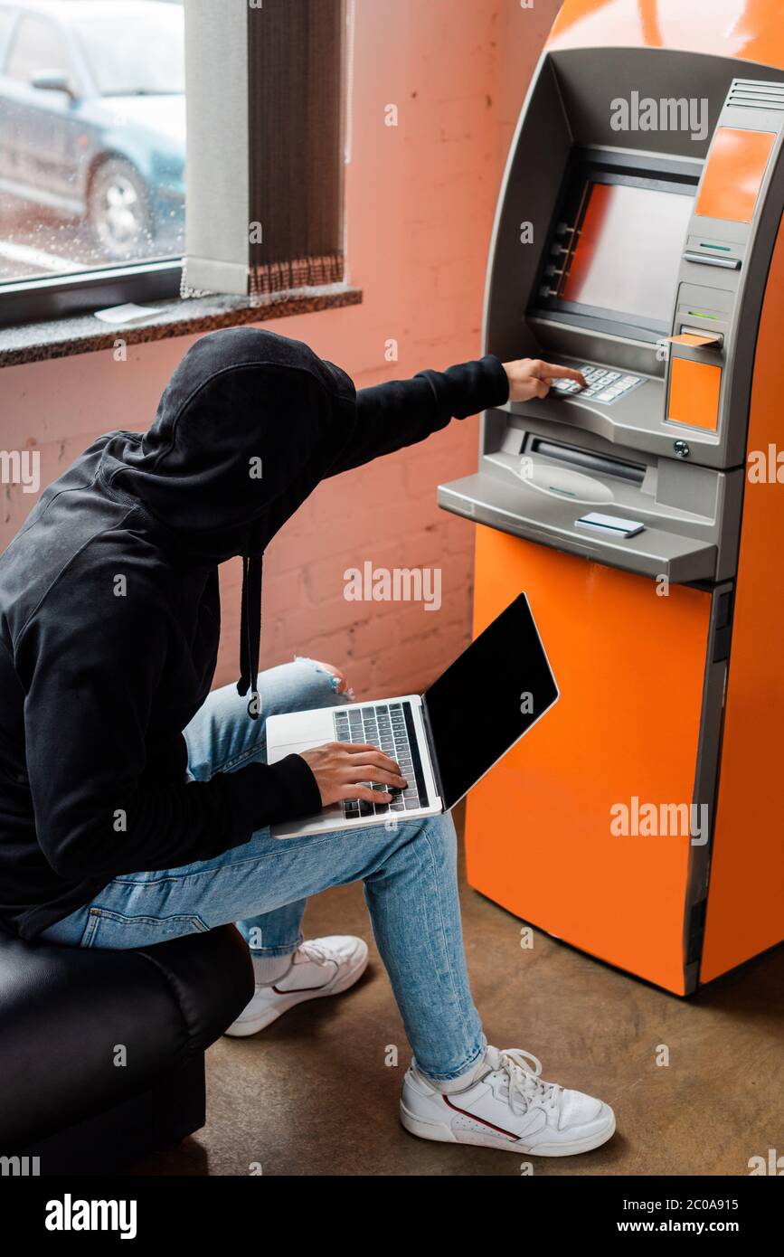Robbery atm hi-res stock photography and images - Alamy
