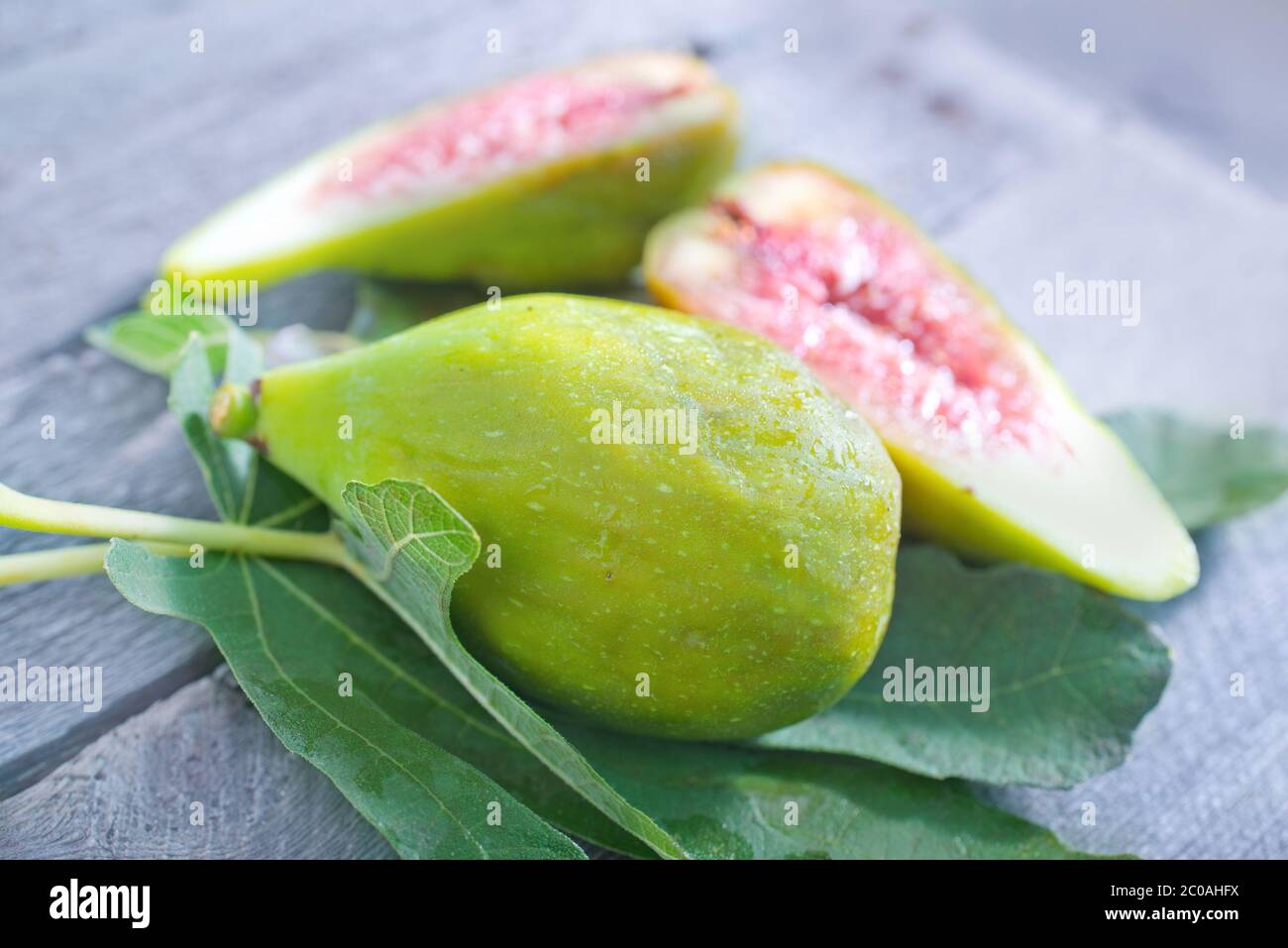 Fresh figs on metal hi-res stock photography and images - Alamy