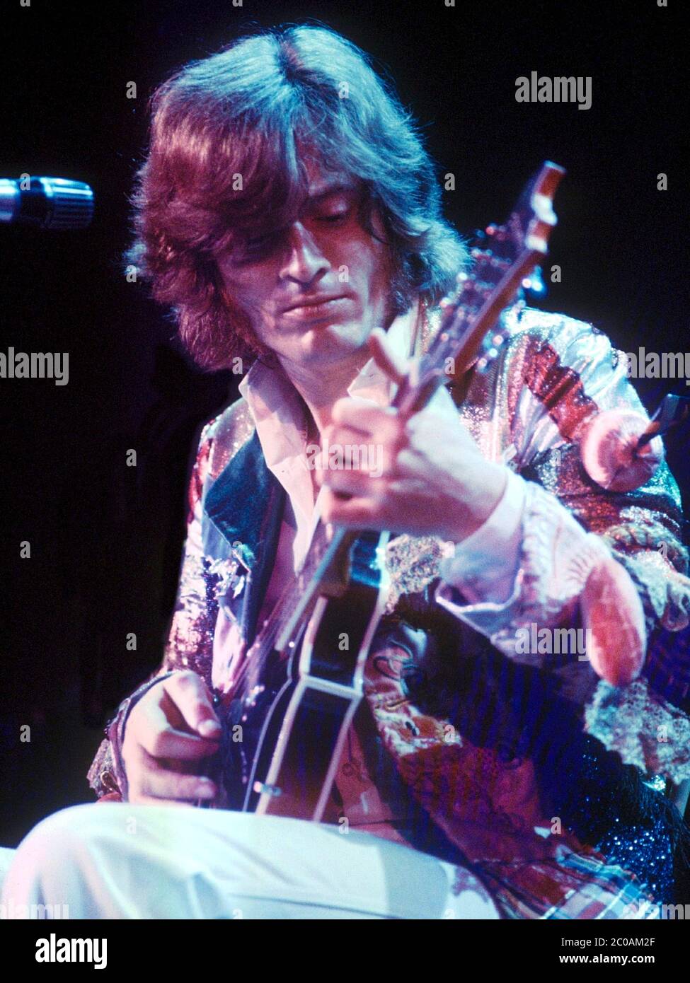 Led zeppelin 1975 hi-res stock photography and images - Alamy