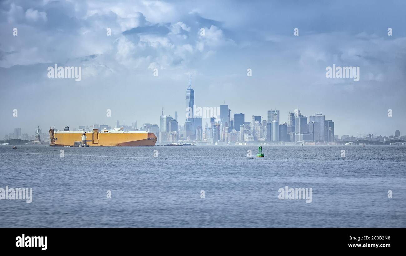 New york city cargo ship hi-res stock photography and images - Alamy