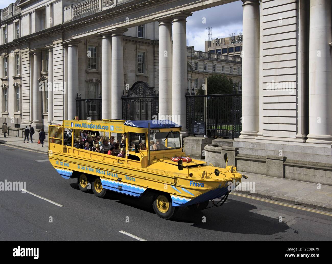 Bus sightseeing dublin ireland hi-res stock photography and images - Alamy