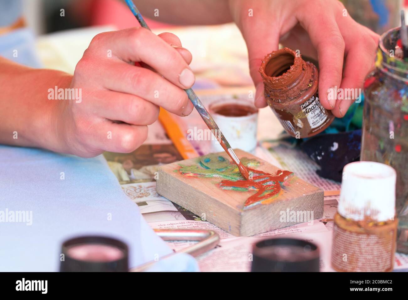Hands painting with brush hi-res stock photography and images - Alamy