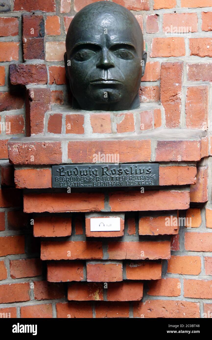 Sculpture Ludwig Roselius by Bernhard Hoetger in the Böttcherstrasse ...