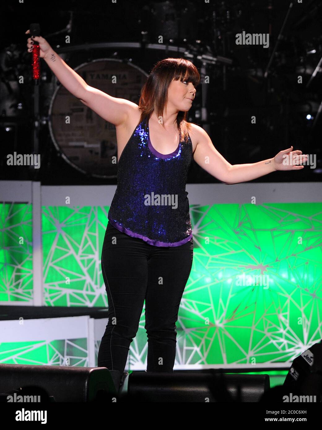 HOLLYWOOD FL - FEBRUARY 16 : An overweight looking Kelly Clarkson ...