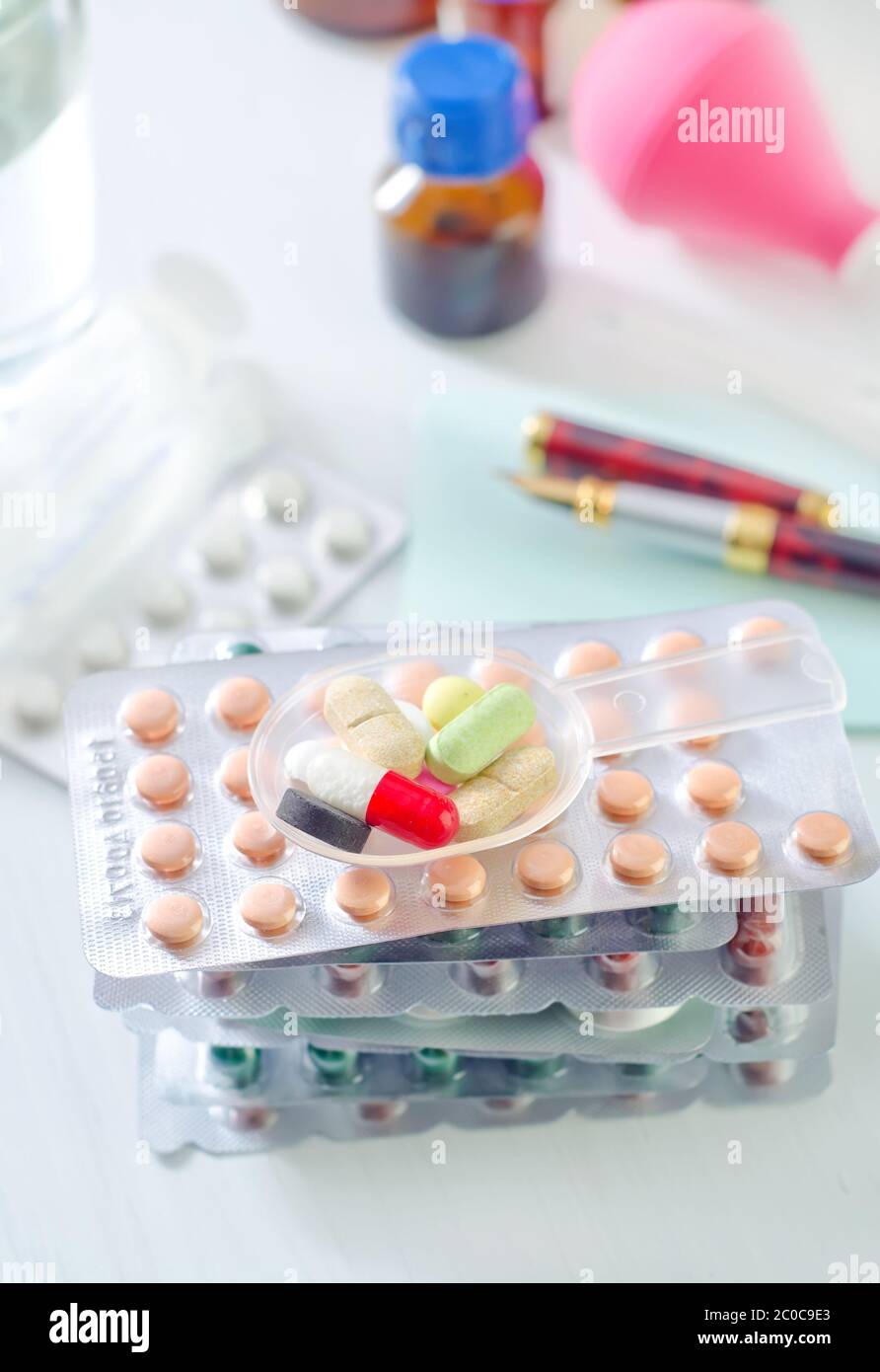 tablets and capsules Stock Photo - Alamy