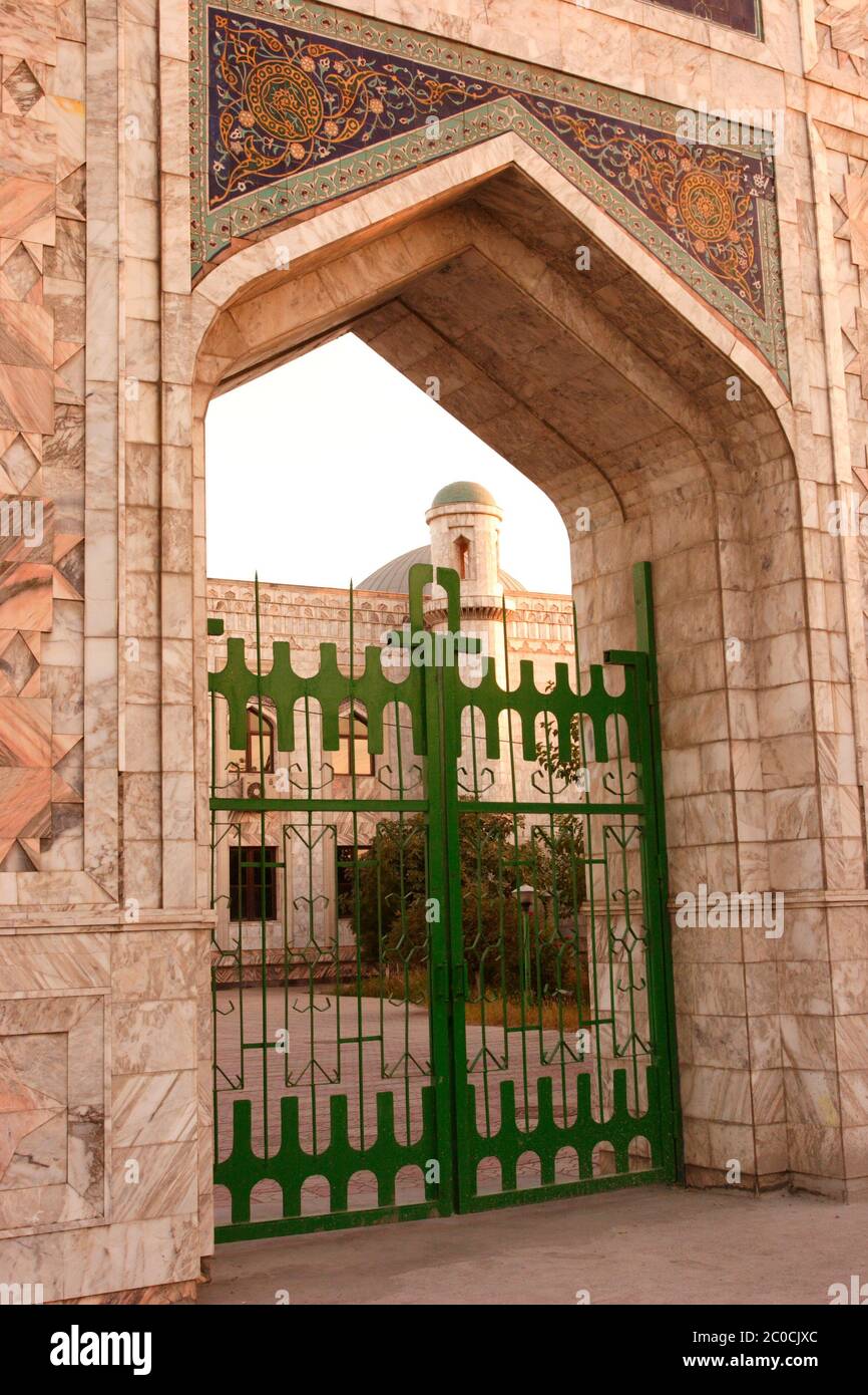 Mosque gate hi-res stock photography and images - Alamy