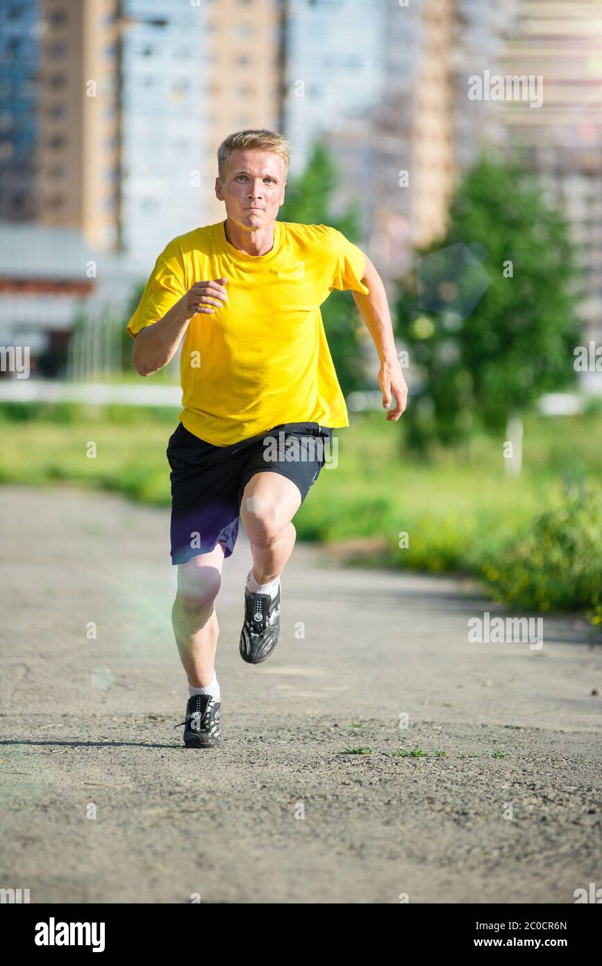 Outdoor fitness man hi-res stock photography and images - Alamy