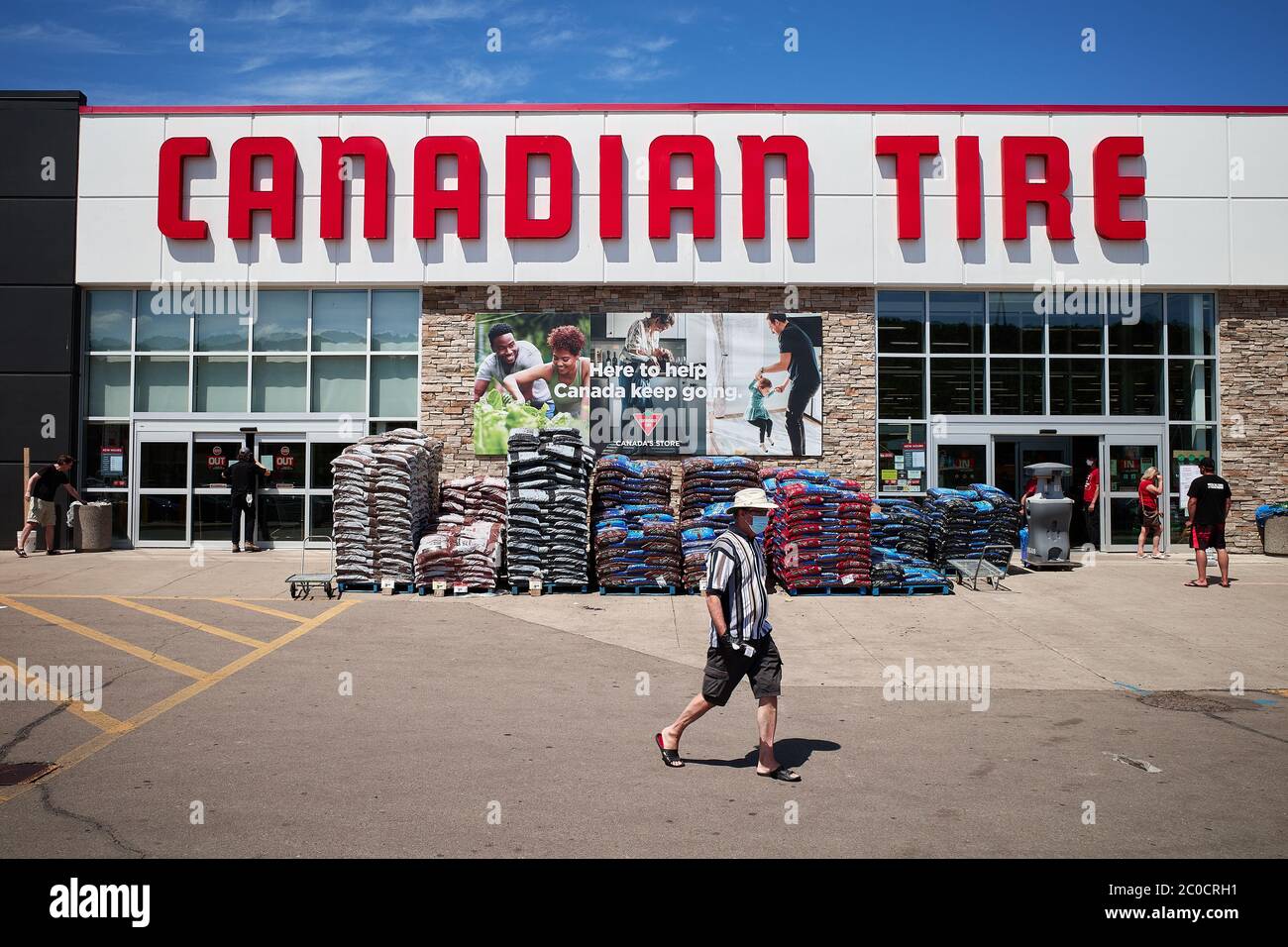 Man wearing mask leaves Canada's favorite shopping store Canadian Tire ...