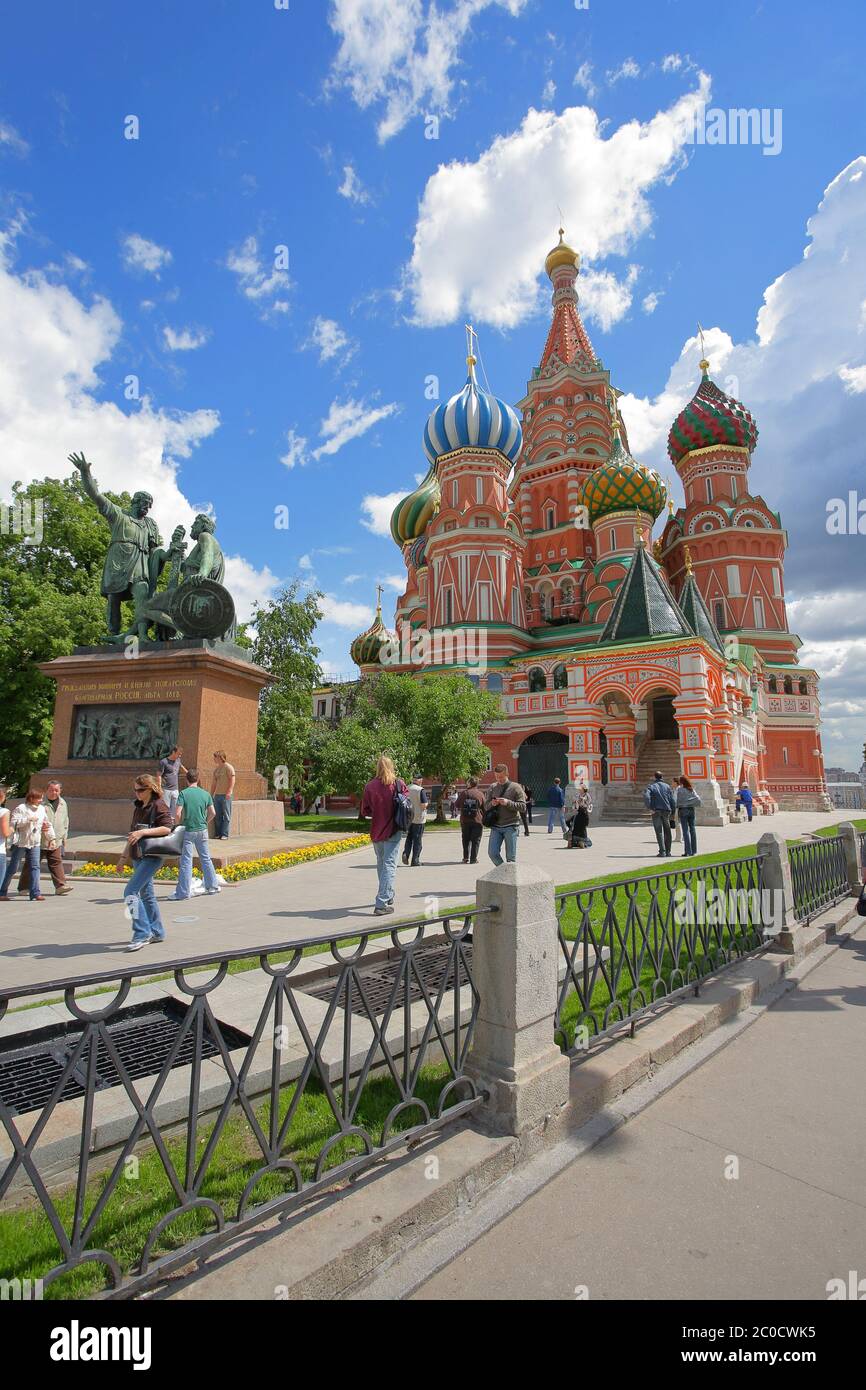 Saint Basil's Basilica on the Red square in Moscow, Russia Stock Photo ...