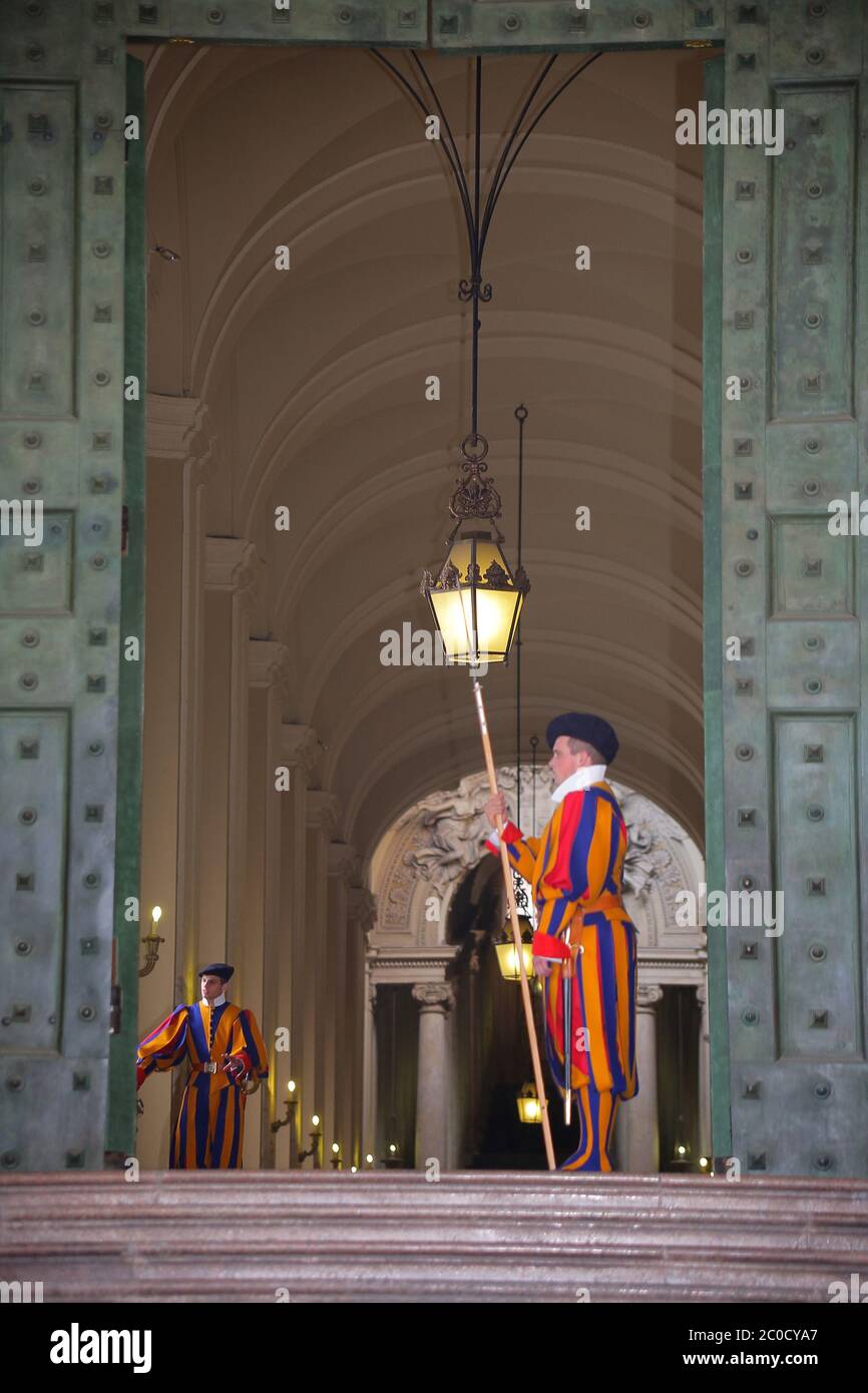 Pontifical (Papal) Swiss Guards at St.Peter's Basilica in Vatican, Rome ...