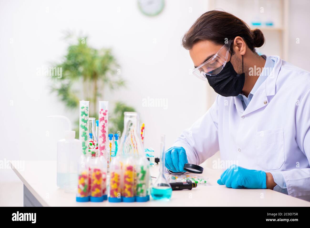 Young chemist in drug synthesis concept Stock Photo - Alamy