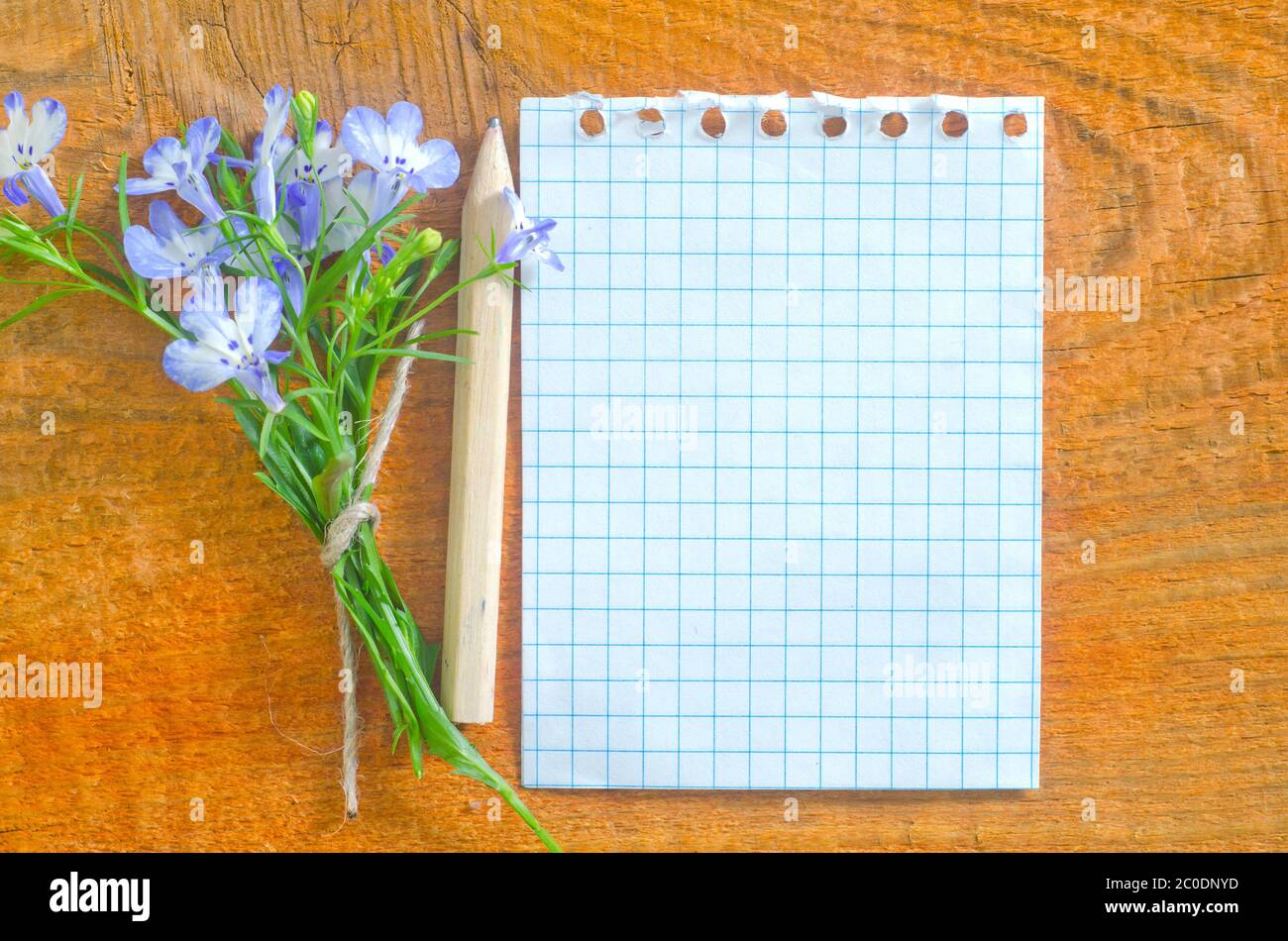 note and flowers Stock Photo - Alamy