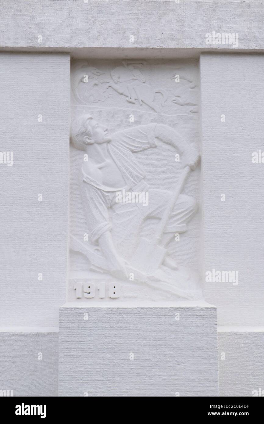 Frieze detailing hi-res stock photography and images - Alamy