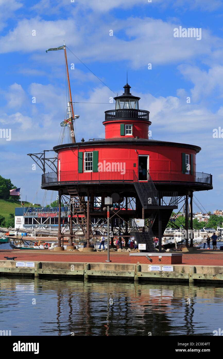 Baltimore harbor lighthouse hi-res stock photography and images - Alamy