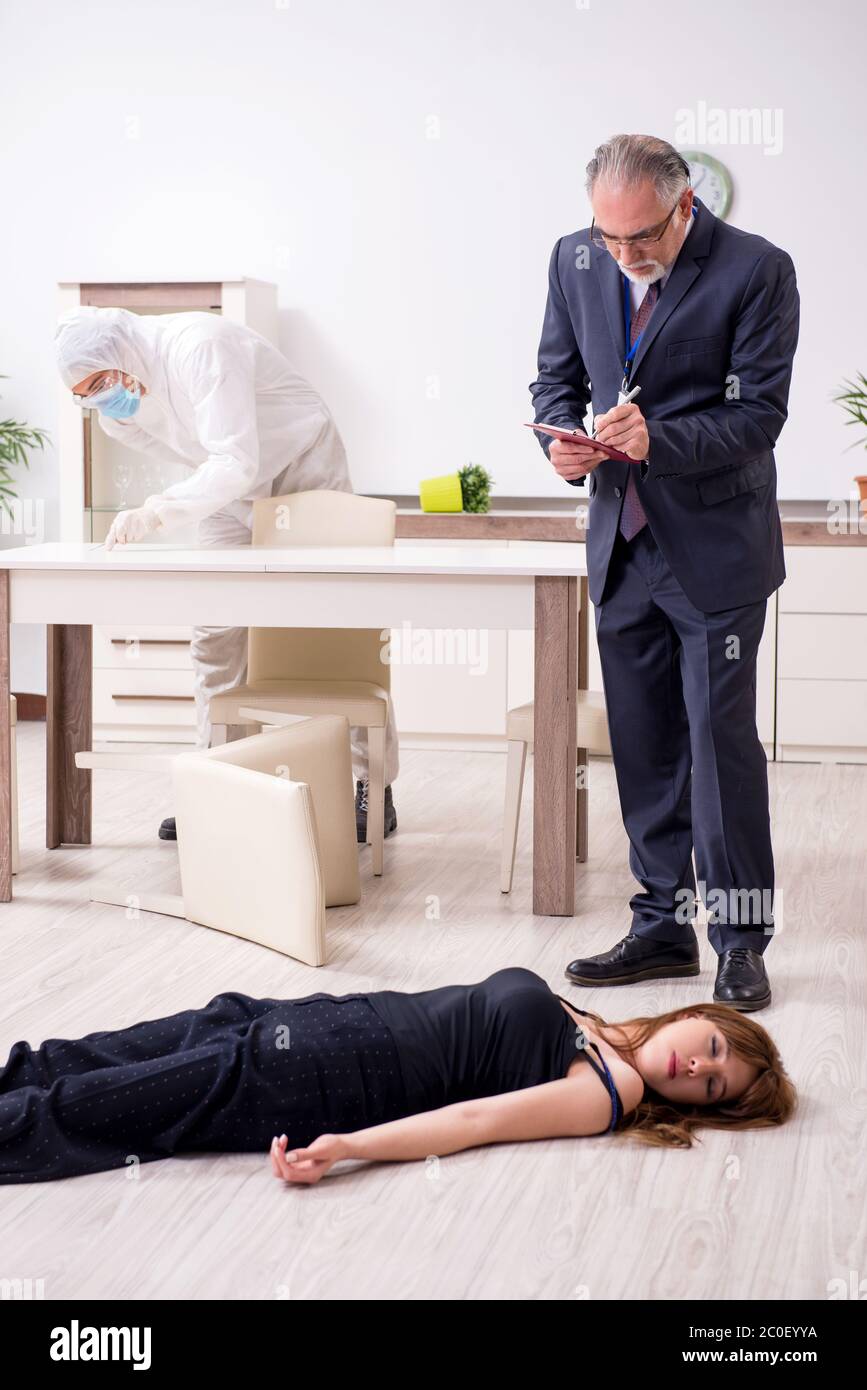 Police taking notes crime scene hi-res stock photography and images - Alamy