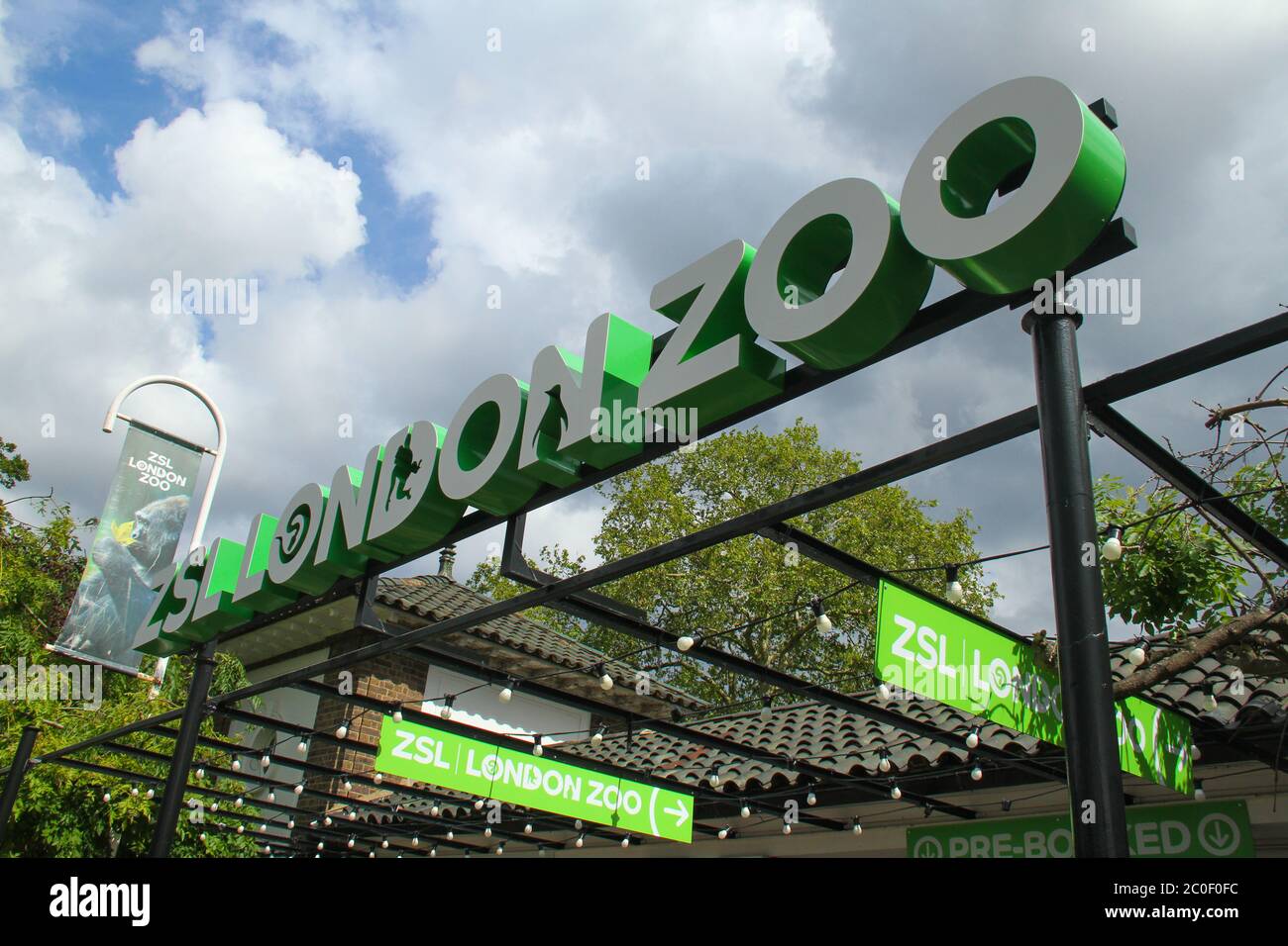 London, UK. 11th June, 2020. The main entrance to the London Zoo is ...