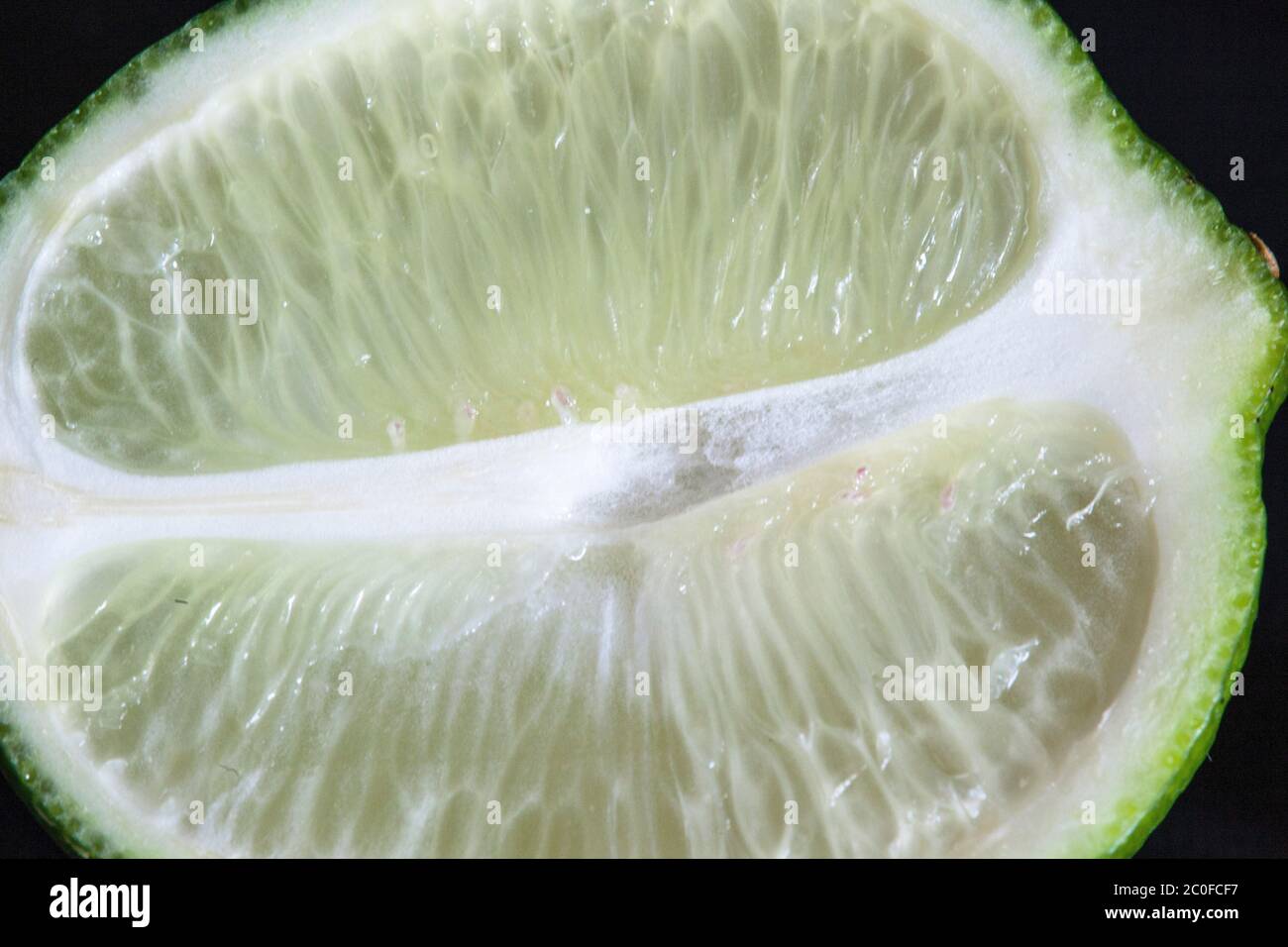 lime cut in half Stock Photo - Alamy