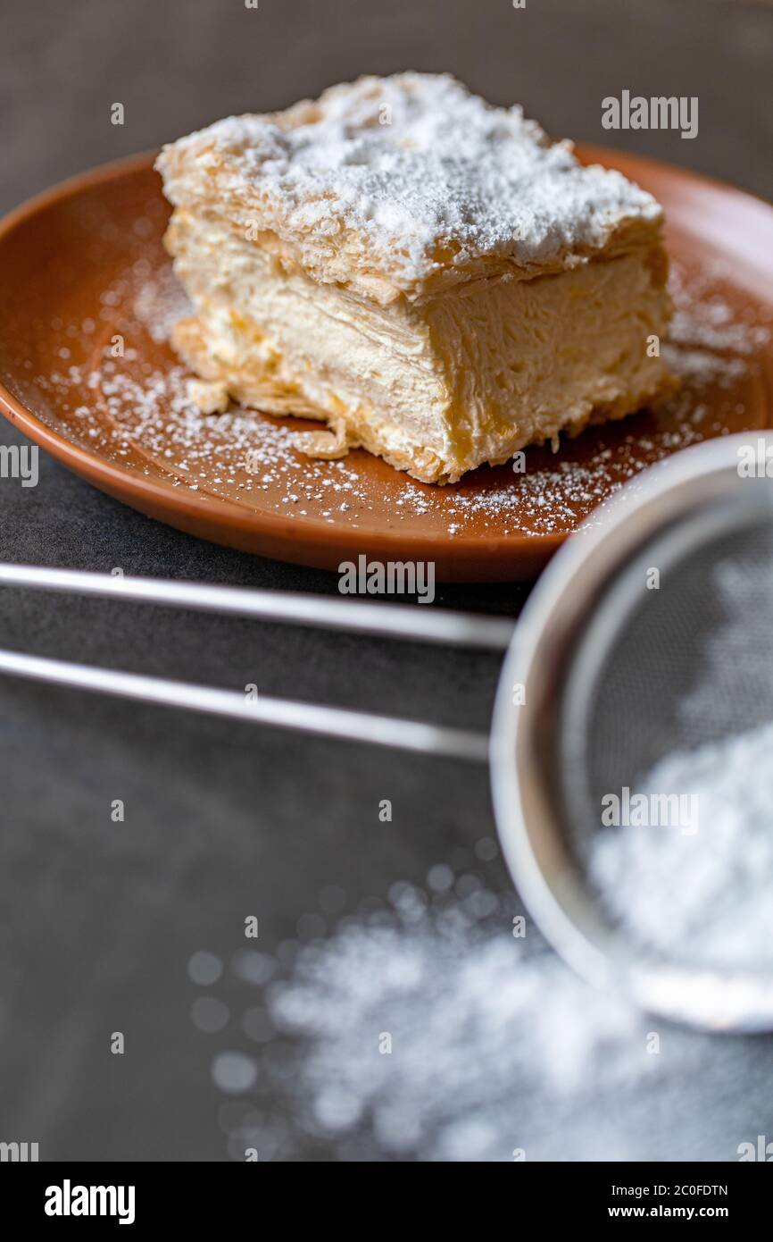 Filo puff pastry hi-res stock photography and images - Alamy