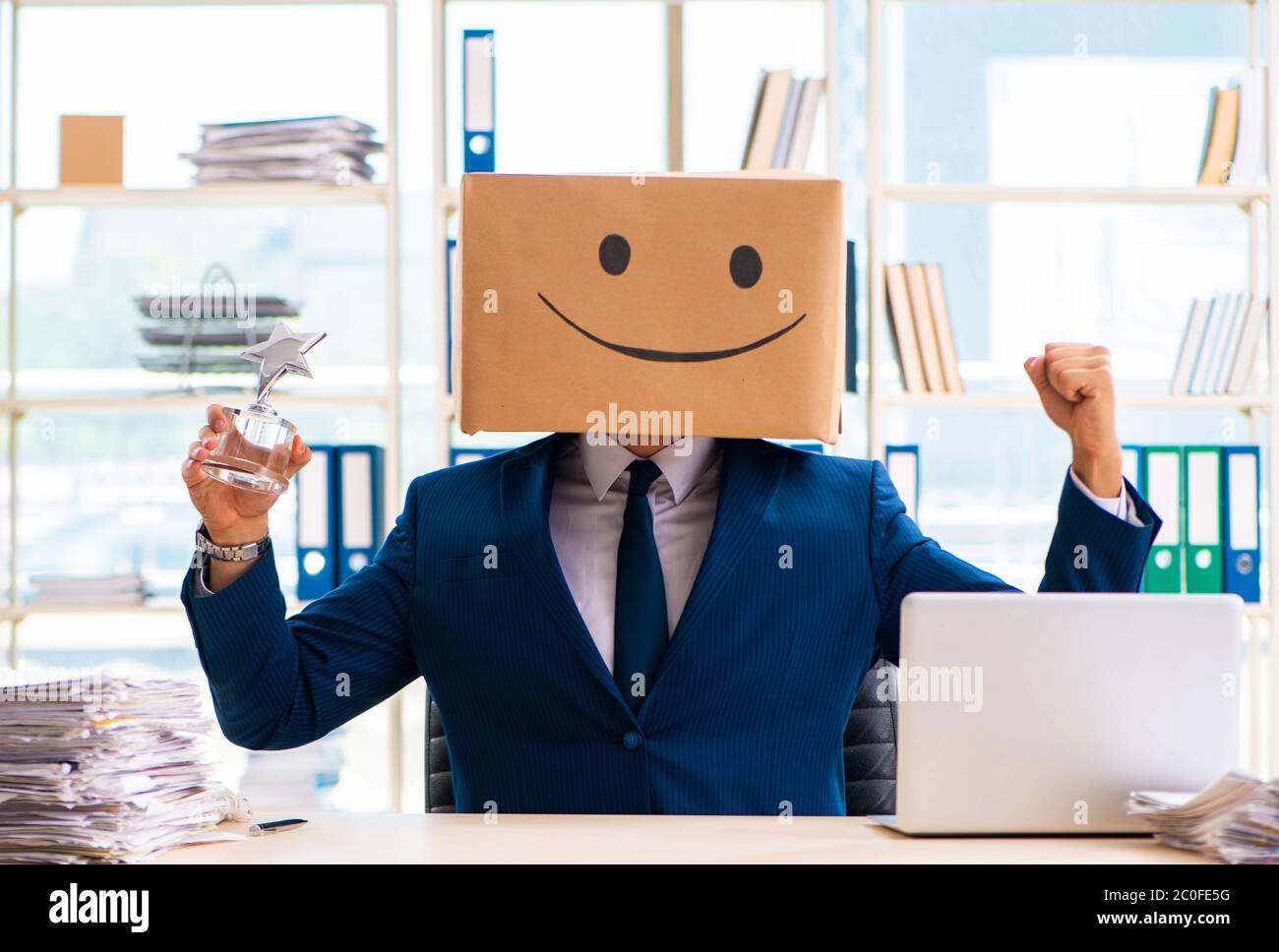 The happy man with box instead of his head Stock Photo - Alamy
