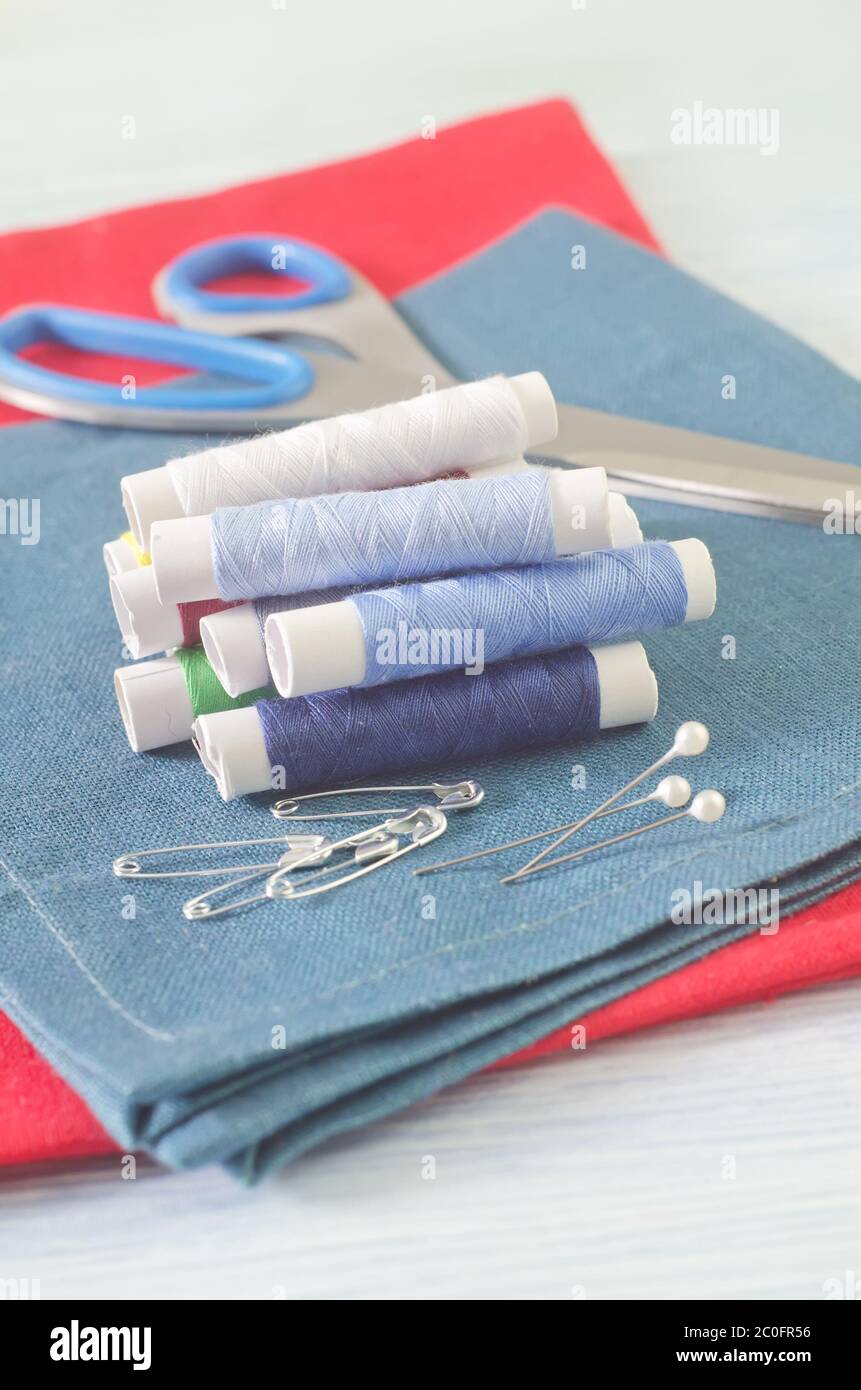 Assorted string twine thread string hi-res stock photography and images ...