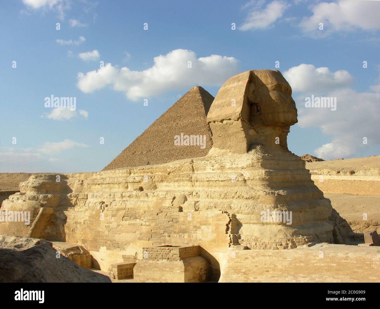 The sphinx in front of a pyramid Stock Photo - Alamy